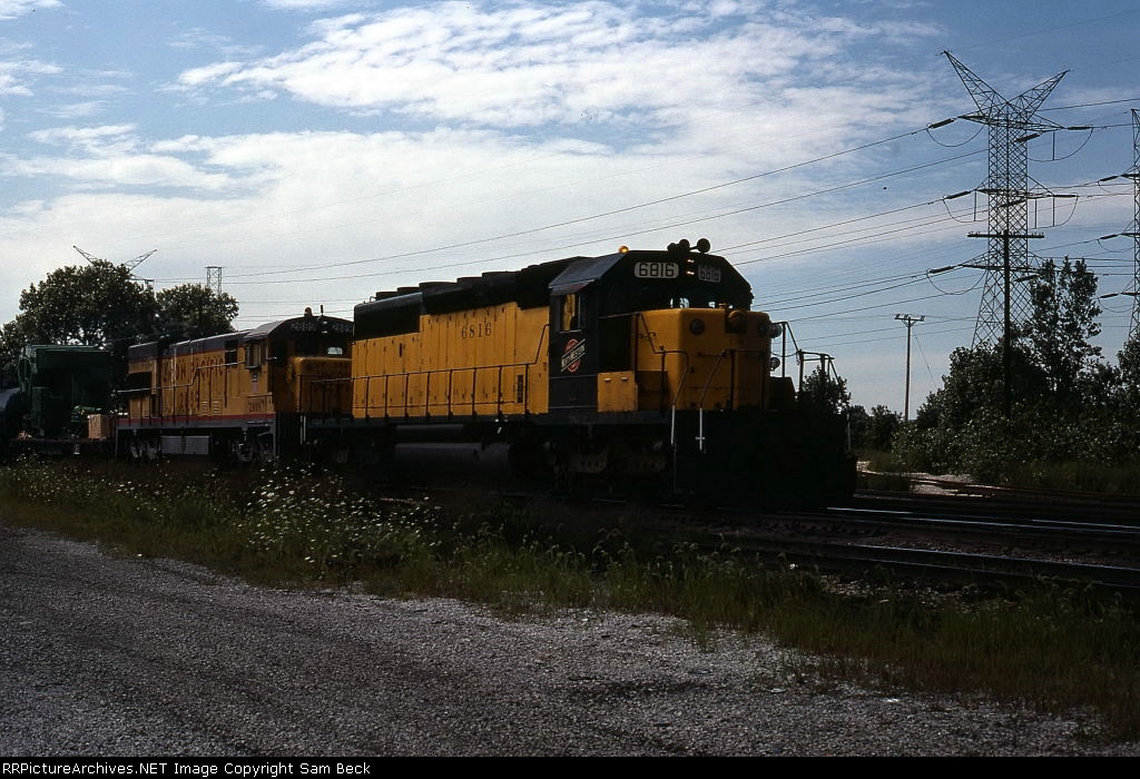 CNW 6816 and UP 2889